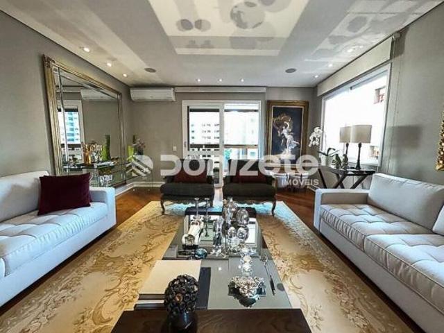 Apartamento alto padrão a venda no Bairro Jardim Santo André: 260 m², 3 suítes, 4 vagas, frente