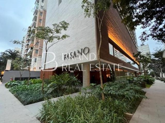 Apartamento alto padrão á venda Fasano Itaim Bibi, andar alto, 3 suítes, 4 vagas, depósitio