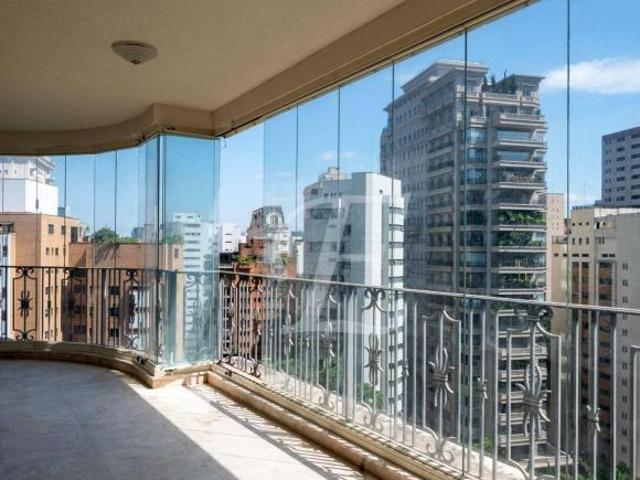 Apartamento Alto Padrão à venda | Jardim Paulistano | 278 m² | 3 suítes | 3 vagas | Depósito | Andar
