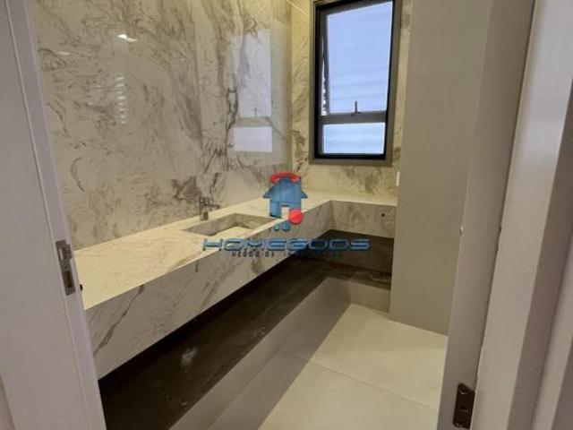 Apartamento alto padrão à venda pronto para morar, com fino acabamento, 3 suítes espaçosas, 5 vagas