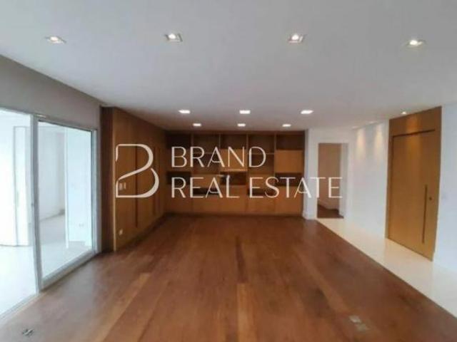 Apartamento alto padrão, andar alto, 298m², 4 suítes, 5 vagas, depósito, quadra de tênis