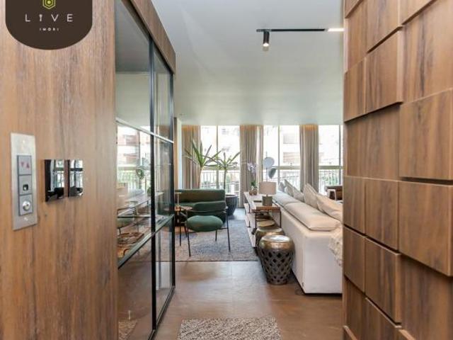 Apartamento Alto Padrão com 3 vagas entre Batel e Água Verde apenas permuta!