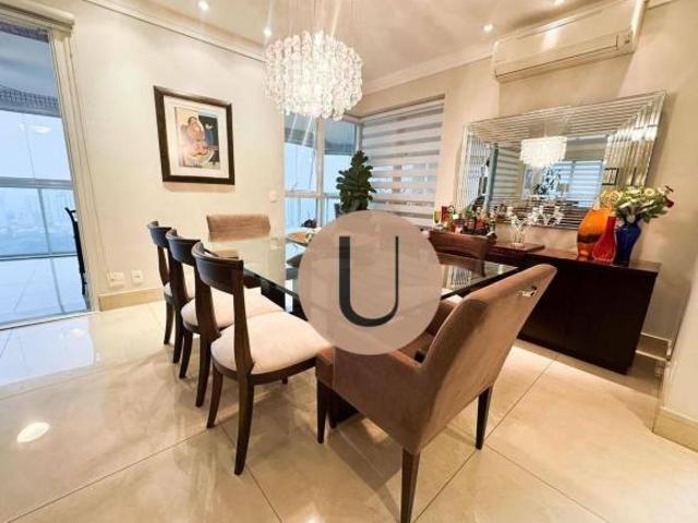 Apartamento alto padrão com 3 suítes, 241 m², varanda gourmet e 6 vagas com vista permanente para o