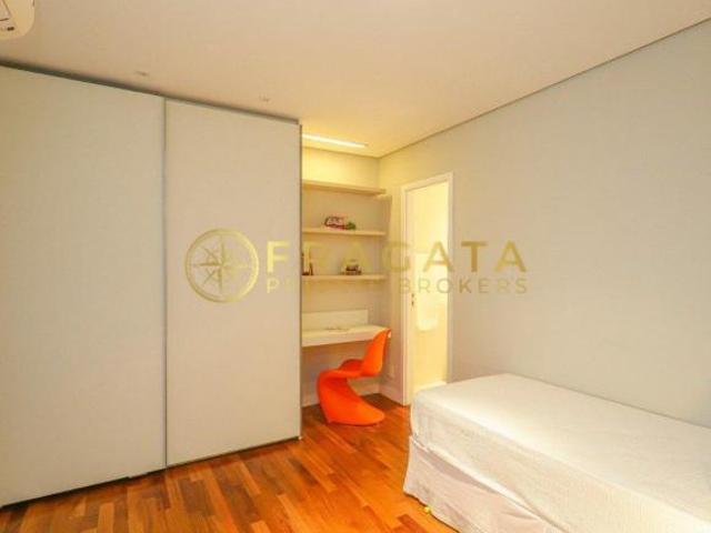 Apartamento Alto Padrão com 3 Suítes e 202 m2