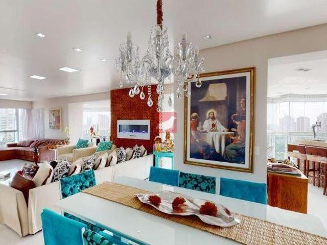 Apartamento Alto Padrão com 242m², 4 suítes e 6 vagas no Anália Franco