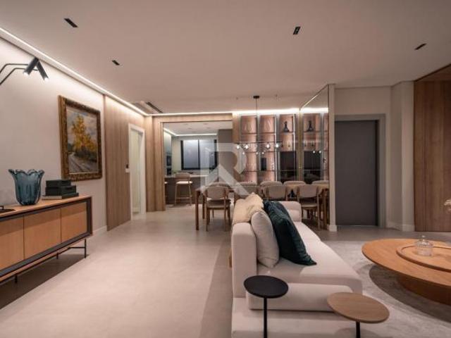 Apartamento Alto Padrão com Pé Direito Elevado, 4 suítes 3 Vagas à venda, 202 m² Água Verde Curi