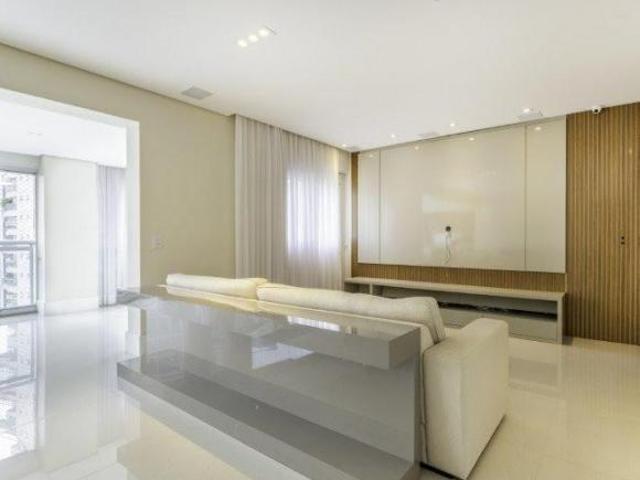 Apartamento Alto Padrão de 157m² com 3 Suítes e 3 Vagas à Venda em Moema