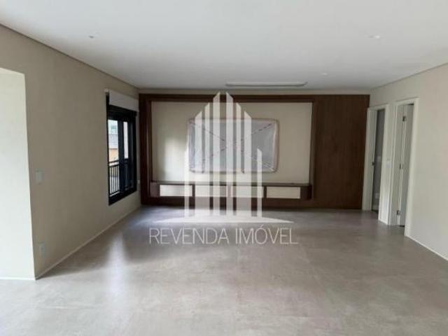 Apartamento Alto Padrão de 207m² com 3 Quartos e 4 Vagas à Venda