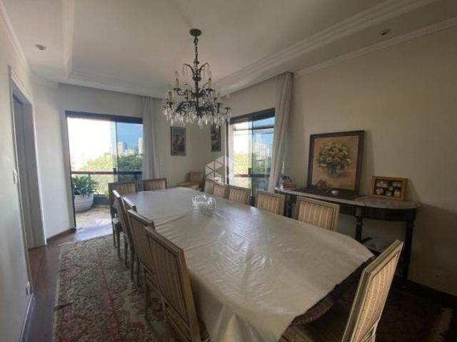 Apartamento alto padrão de 226m², com vista livre, um por andar, em área nobre da Aclimação