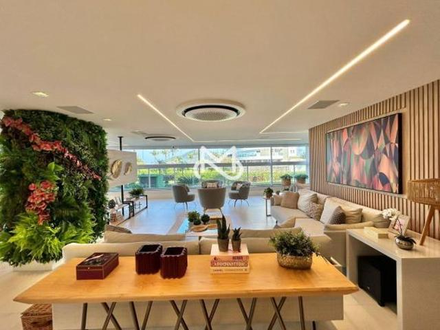 Apartamento Alto Padrão frente mar no Módulo 02 da Riviera de São Lourenço