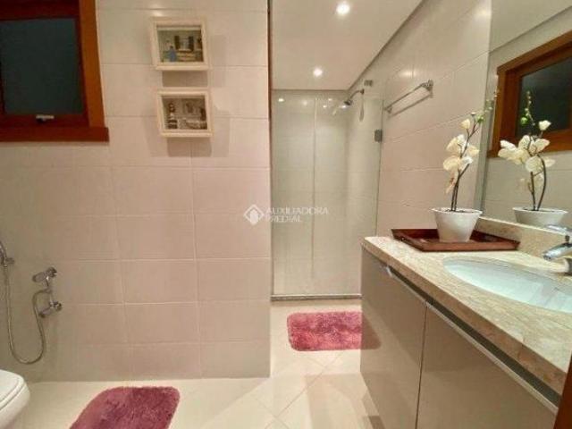 Apartamento Alto Padrão, mobiliado, com 280m², sendo 4 suítes, 3 vagas de garagem