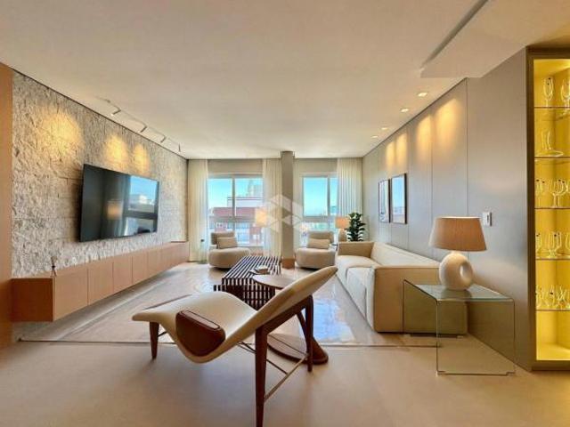 Apartamento alto padrão mobiliado e decorado, 03 quartos/suítes, móveis assinados, 2 box/vaga de gar