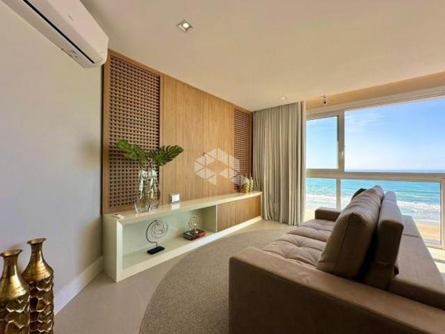 Apartamento alto padrão mobiliado e decorado, 04 quartos sendo 02 suítes, Beira Mar, no bairro Zona