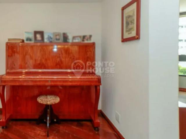 Apartamento Alto Padrão Moema, 200m², 3 suítes, 5 banheiros, 2 salas, 3 vagas