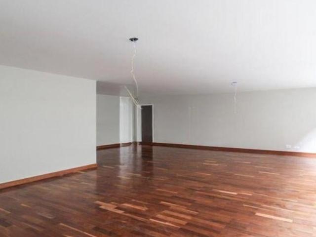 Apartamento Alto Padrão na Vila Nova Conceição de 4 Quartos com 2 Vagas 202m² à Venda
