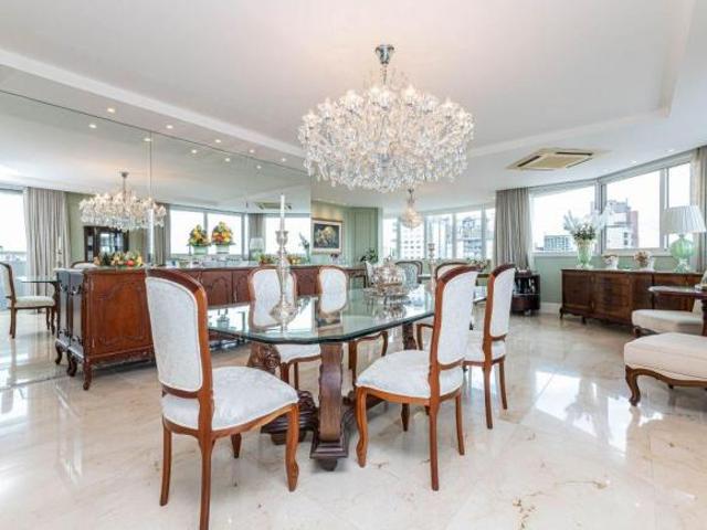 Apartamento Alto Padrão no Batel | 297 m², 4 suítes, 3 vagas e um por andar
