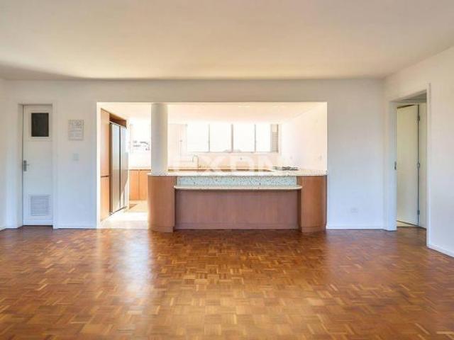 Apartamento alto padrão no Batel – 3 quartos e 130m² privativos