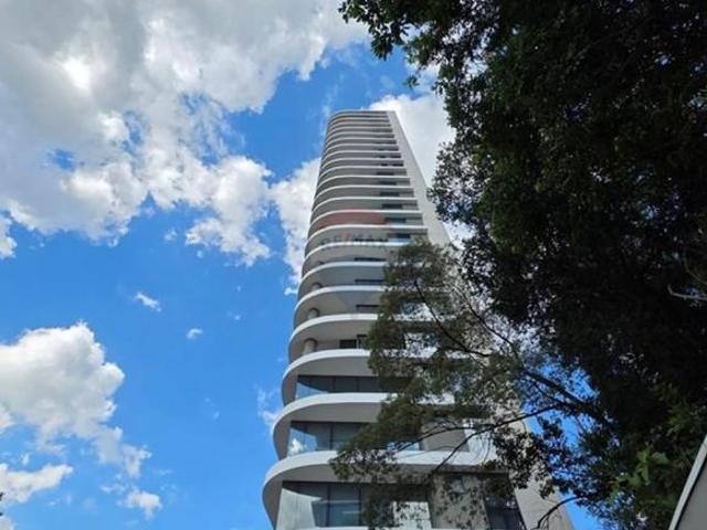 Apartamento Alto Padrão no Campina do Siqueira | 3 Suítes | 198m² | Próximo ao Parque Barigui