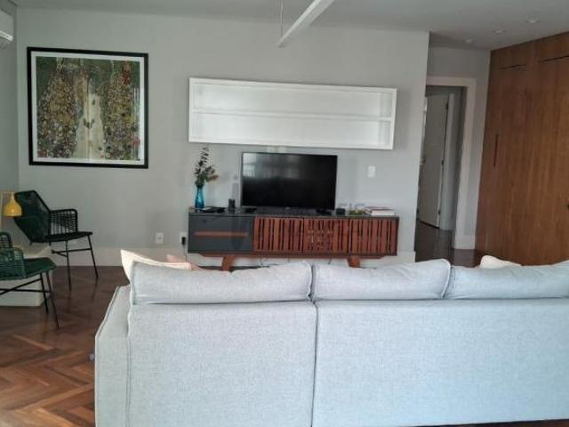 Apartamento com 4 suítes e vista livre ao lado do Parque Ibirapuera