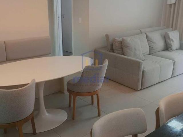 Apartamento alto padrão, novo, a poucos metros da praia do Embaré