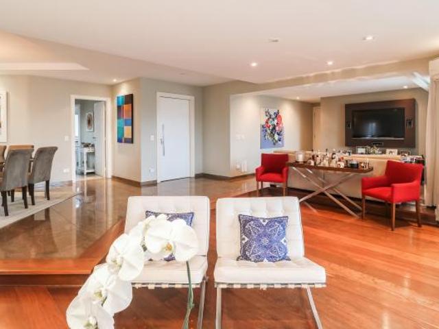 Apartamento alto padrão Lindo p/venda c/300m2 e 04 suites 03 vagas Real Parque Morumbi