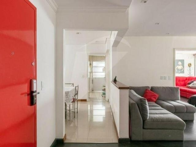 Apartamento Amplo 6 Quartos, 228m², 2 Vagas de Garagem e Excelente Localização