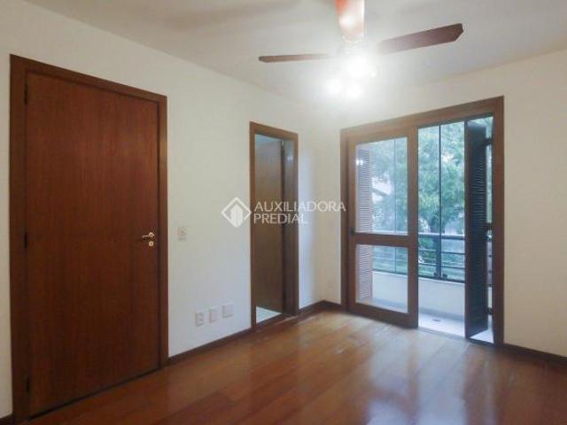 Apartamento amplo 3 dormitórios 1 suíte com sacadas no Bairro Petrópolis