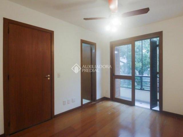 Apartamento amplo 3 dormitórios 1 suíte com sacadas no Bairro Petrópolis