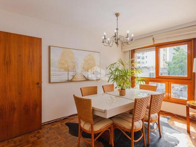 Apartamento amplo 3d com vaga no Moinhos de Vento