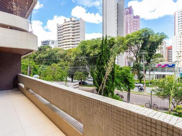 Apartamento amplo a Venda no Água Verde com 3 dormitórios