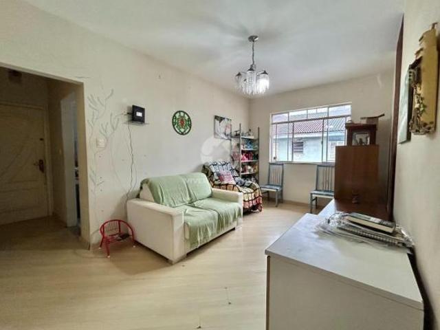 Apartamento amplo à venda no bairro do Marapé