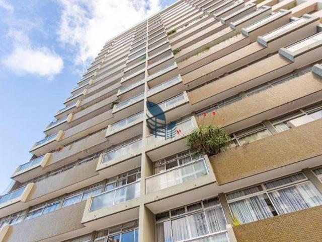 Apartamento amplo à venda no Bigorrilho