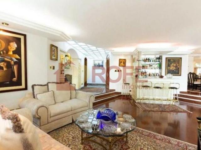 Apartamento amplo à venda com 3 quartos, sendo 3 suítes, 294m2, 1 por andar e 3 vagas de garagem. P
