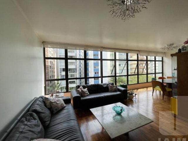 Apartamento amplo à venda, com planta generosa e excelente distribuição