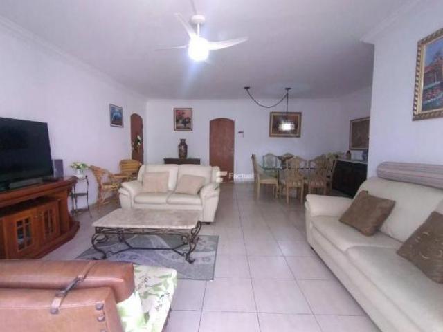 Apartamento amplo à venda em Pitangueiras Guarujá/SP
