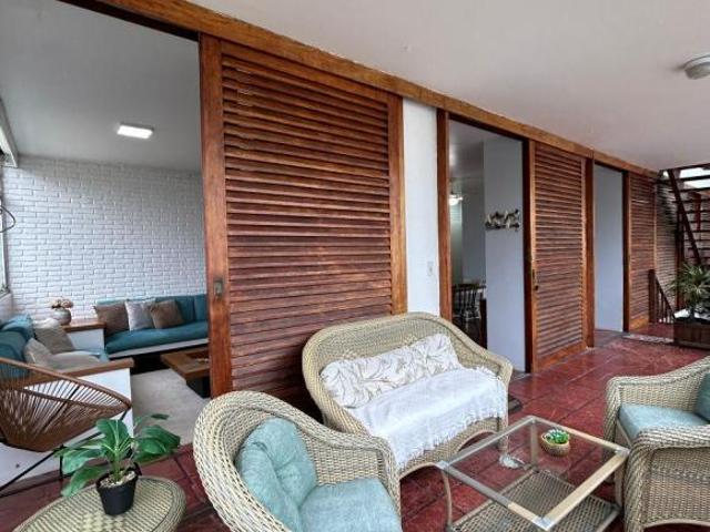 Apartamento Amplo a 1 Quadra da Praia com Lazer