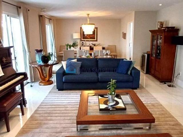 Apartamento amplo alto padrão 4 suítes e 4 vagas em Moema Pássaros!