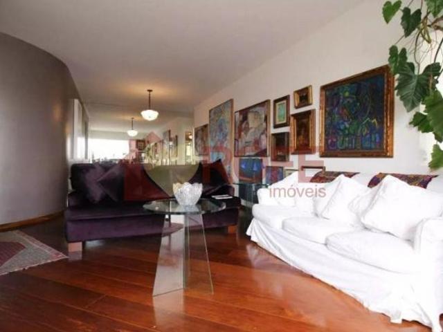 Apartamento amplo com 3 quartos, 1 suíte, 151m2 e 2 vagas de garagem à venda na Vila Nova Conceição