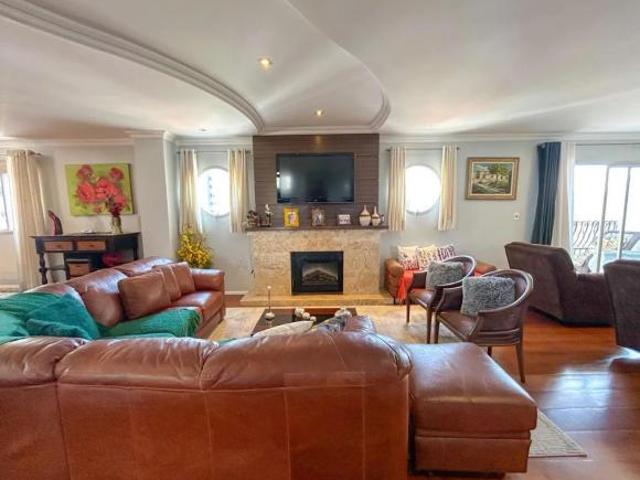 Apartamento amplo com 3 suítes, 4 vagas e 268 m² no bairro Jardim Santo André/SP