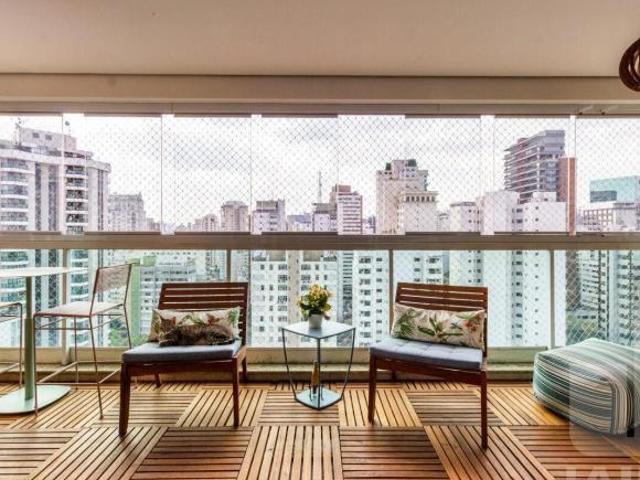 Apartamento amplo com 3 suítes e 4 vagas