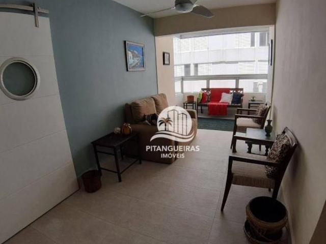 Apartamento amplo com 103 m² de área útil, reformado e com vista para o mar