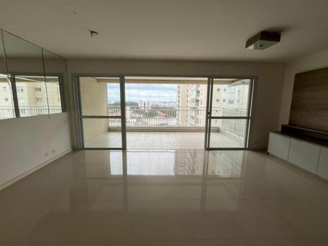 Apartamento amplo com 134 m², ótima planta e excelente localização