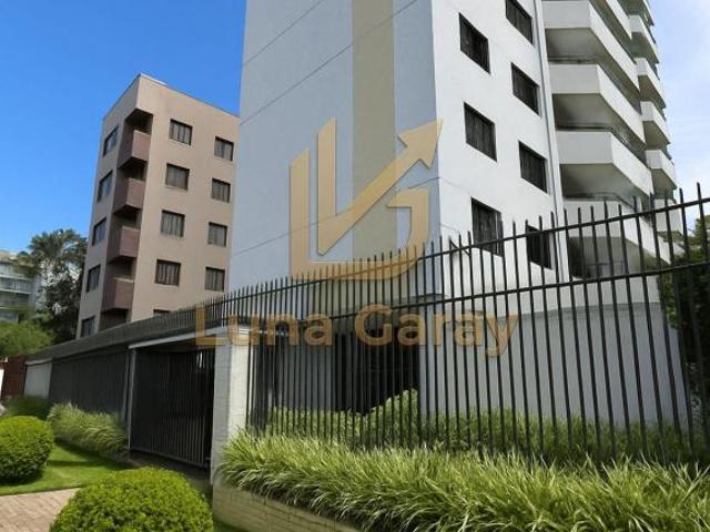 Apartamento amplo com 2 vagas