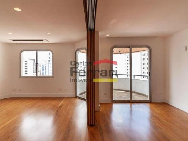 Apartamento amplo com 2 suítes e 2 vagas próximo ao Metrô Marechal Deodoro