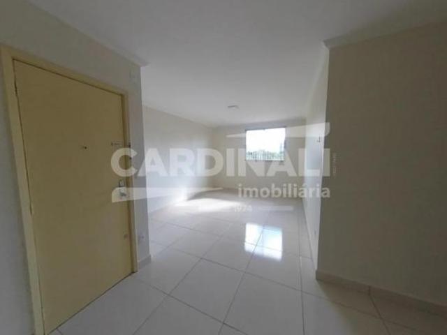 Apartamento amplo com armários