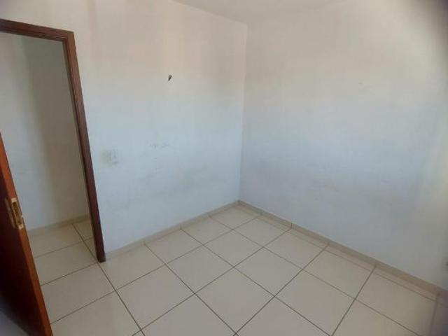 Apartamento amplo com espaço bem distribuído