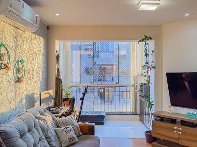Apartamento Amplo com Suíte, Sacada Integrada e Vaga