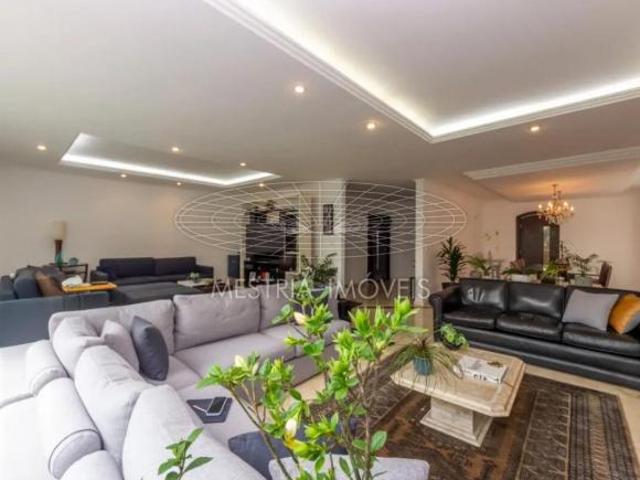 Apartamento amplo com projeto moderno e localização excelente !