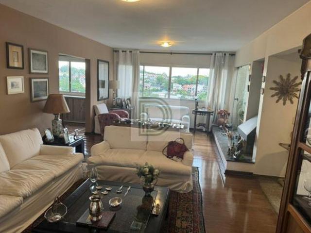 Apartamento Amplo com Terraço de 100 m² Próximo ao Metrô Butantã