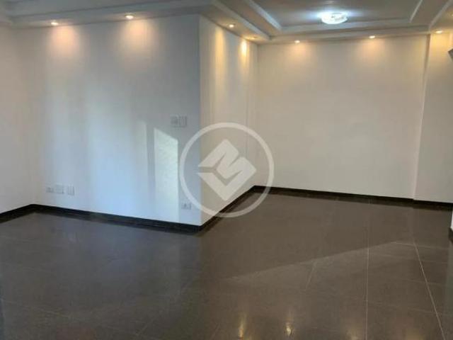 Apartamento amplo com varanda e 3 quartos na Ponta da Praia – próximo ao mar